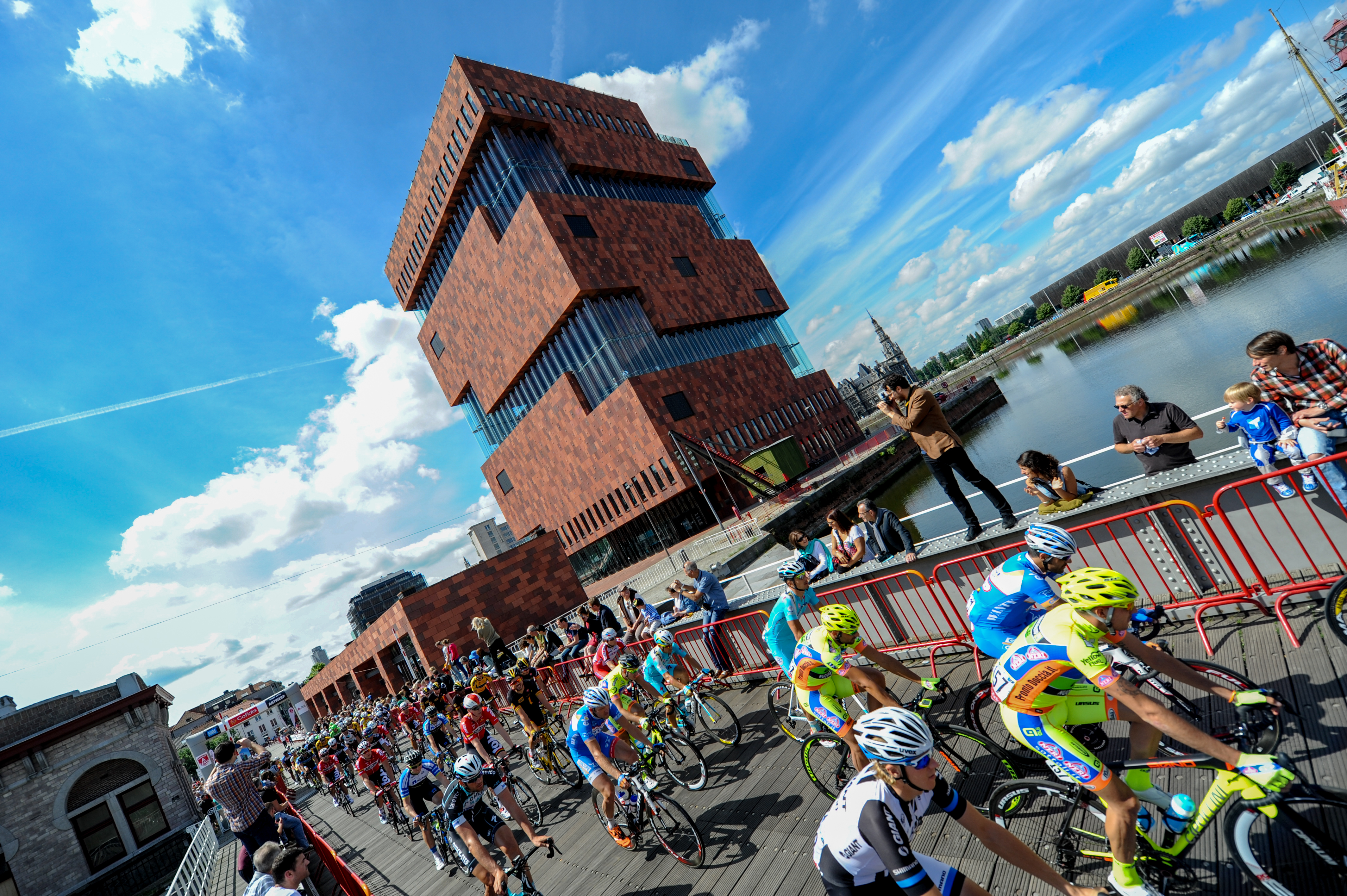 Vlaanderen presenteert plannen voor bid WK 2021 | WielerFlits