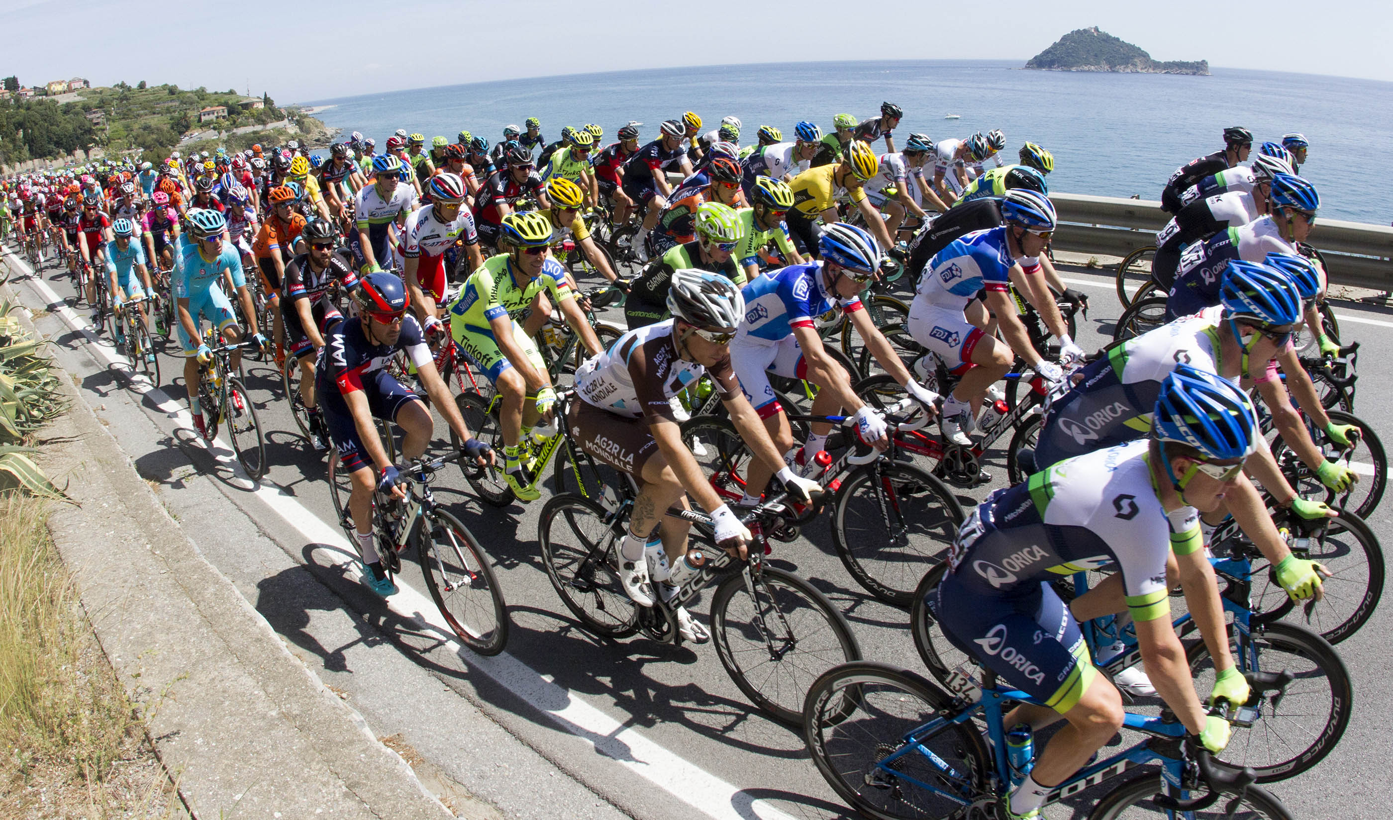 Alo Jakin pakt eerste profzege in Boucles de l'Aulne | WielerFlits