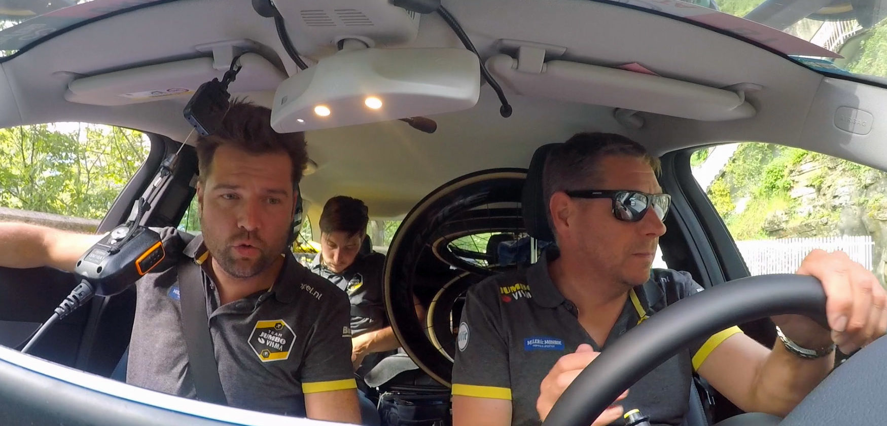 Giro 2019: Beelden uit volgwagen Jumbo-Visma na plaspauze duiken op ...