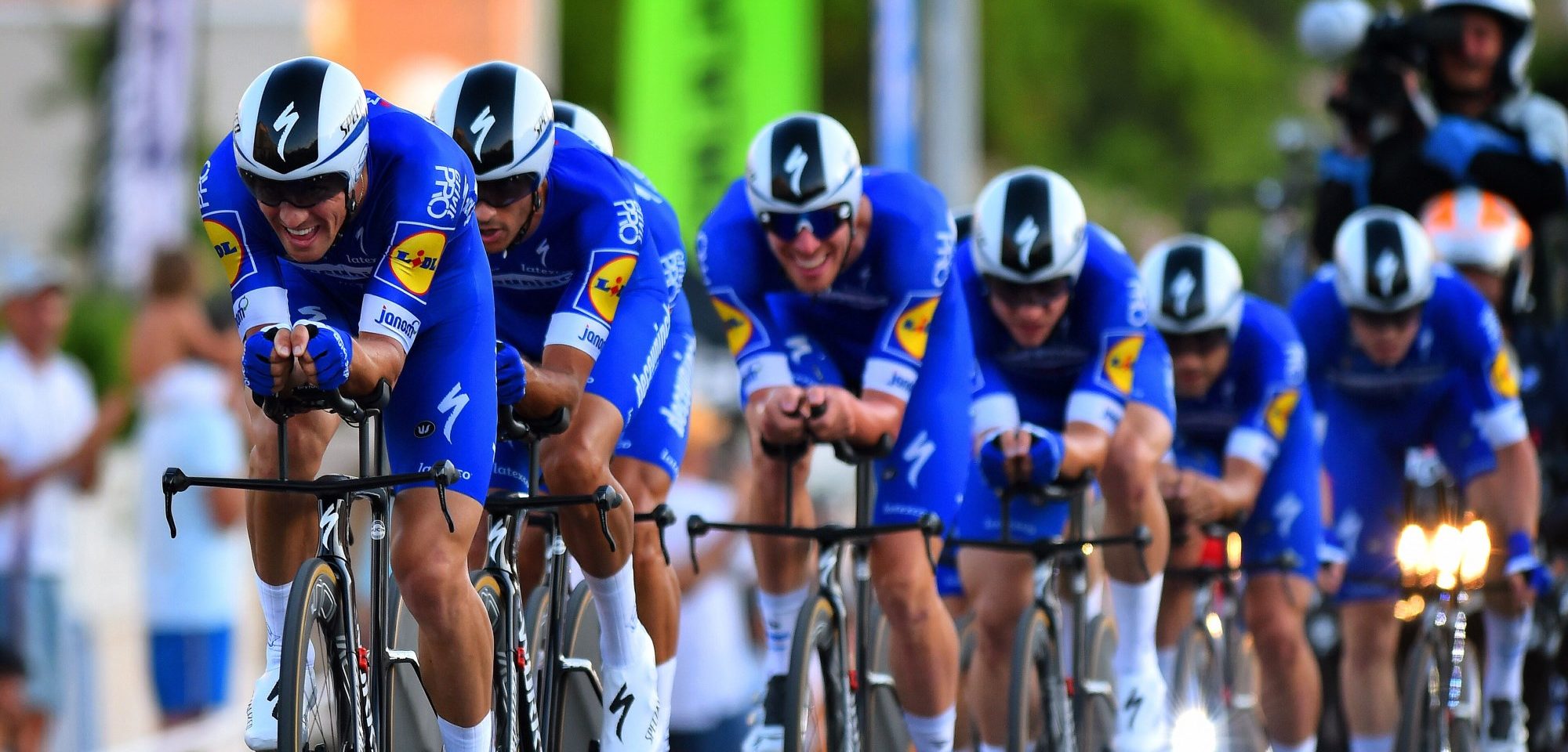 Wilfried Peeters boos op Jumbo-Visma: "Onverantwoord" | WielerFlits