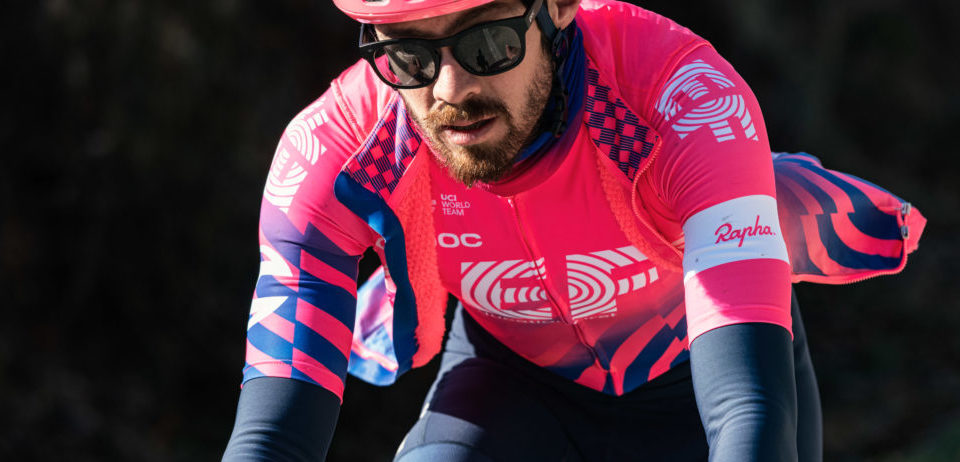 Wielertenues 2020: EF Education First nu met blauwe strepen | WielerFlits