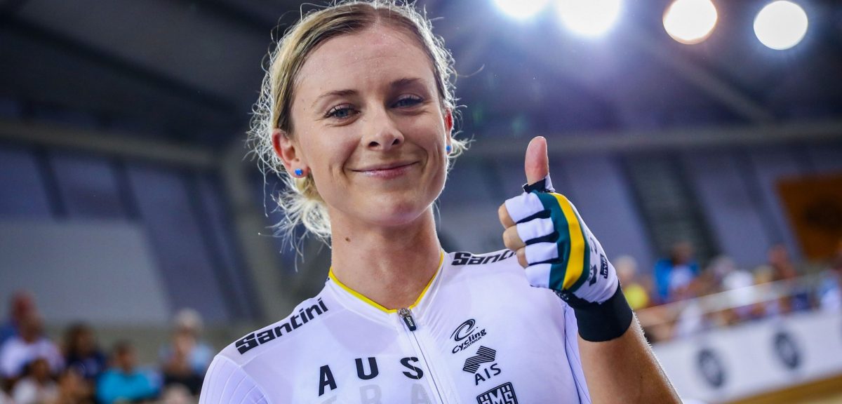 Drievoudig wereldkampioene Annette Edmondson (29) hangt fiets aan de ...