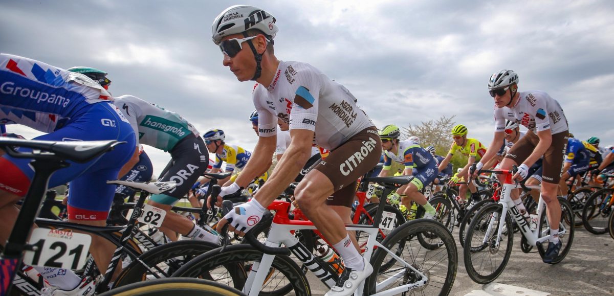 Gehavende Clément Venturini (AG2R Citroën) een maand buiten strijd | WielerFlits