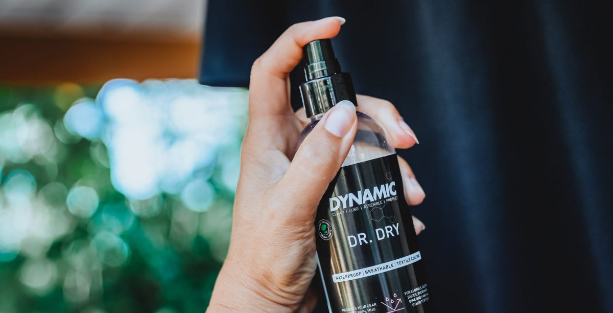 Review Dynamic Dr. Dry: een simpele spray voor waterbestendige kleding ...