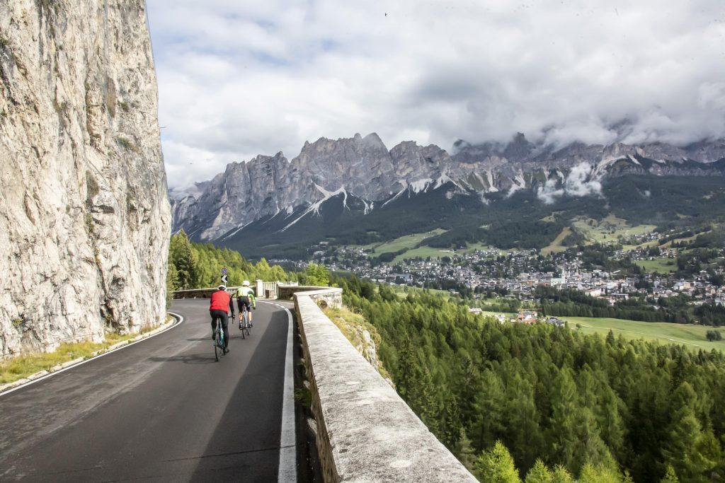 De Passo Falzarego en Passo Valparola: twee Dolomietenklassiekers voor ...