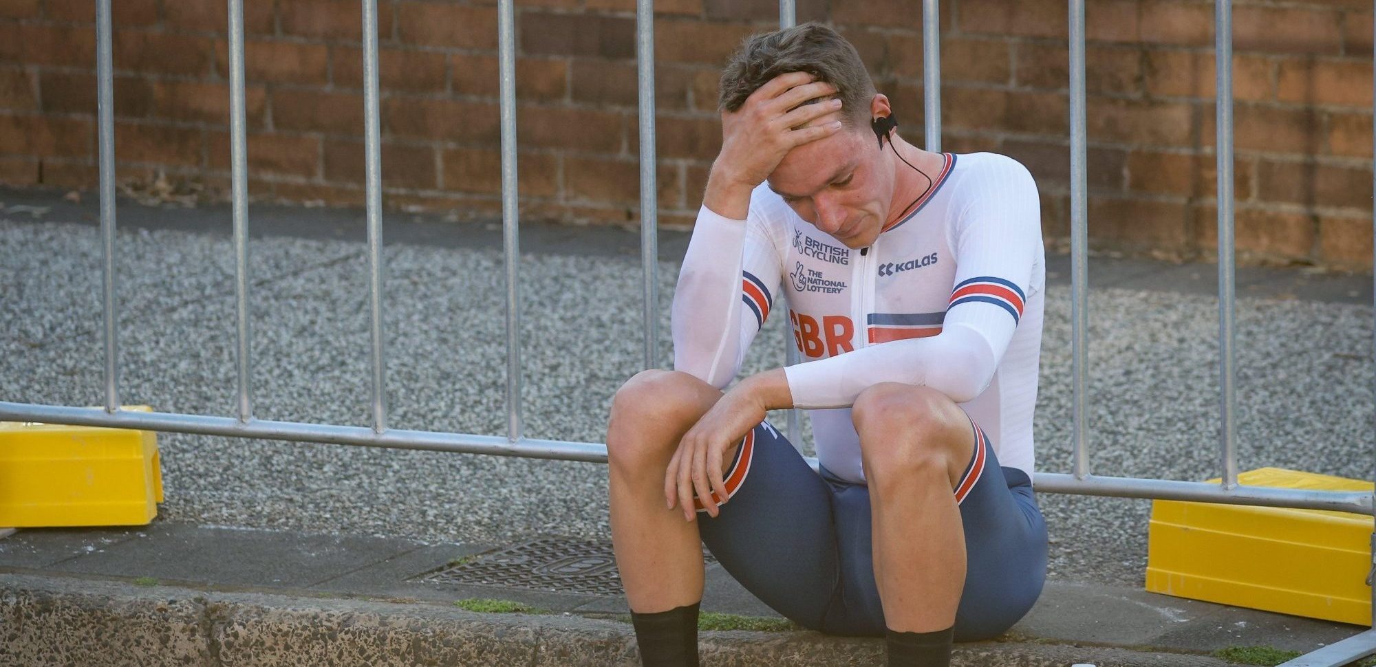 Hayter verspeelt podium door materiaalpech: "Zonde dat ik dit probleem ...