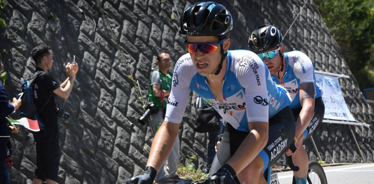 Benjamin Perry (29) hangt zijn fiets aan de haak | WielerFlits