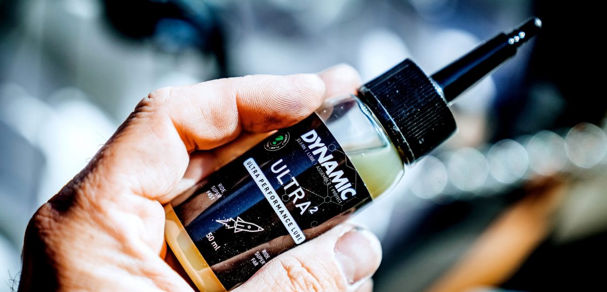 Review: Dynamic Ultra² kettingolie, voor de wildste avonturen | WielerFlits