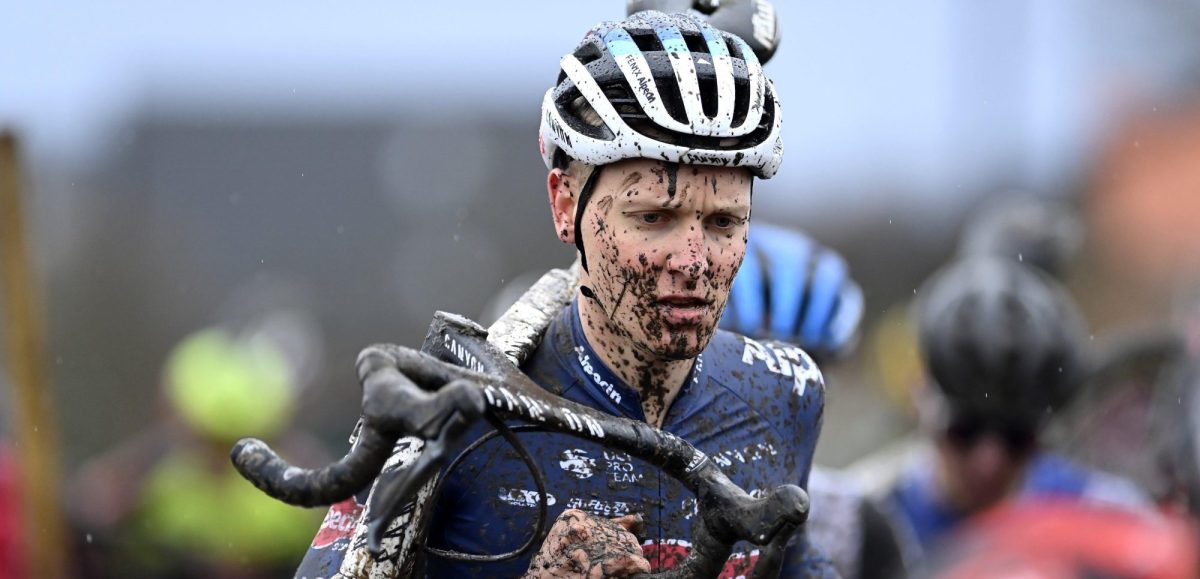Tim Merlier viert veldritrentree met podiumplaats in Saint-Sauveur-de ...