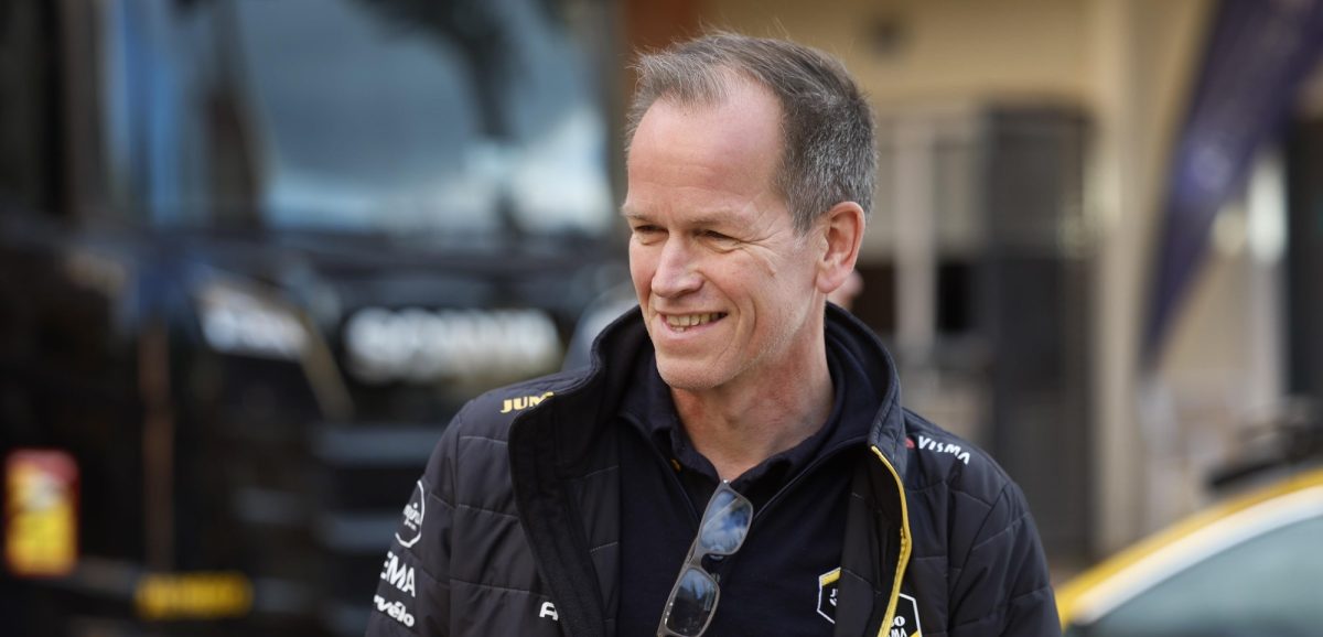 Richard Plugge reageert fel: “Pineau weet niet hoe wielrennen anno 2023 ...