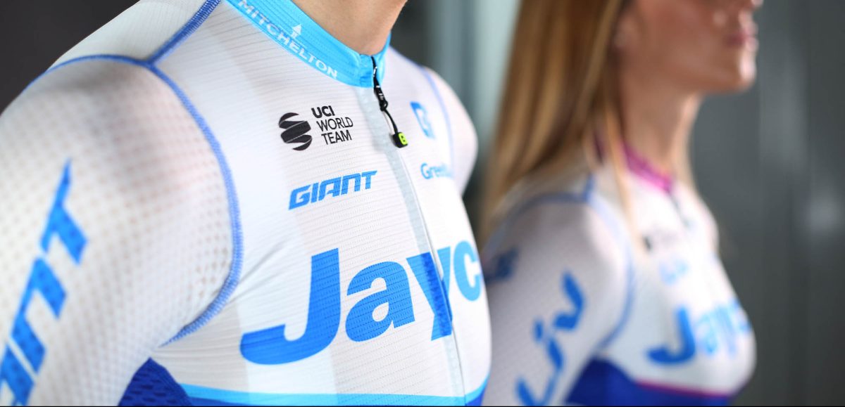 Jayco AlUla gaat voor dezelfde kleuren in een nieuw design | WielerFlits