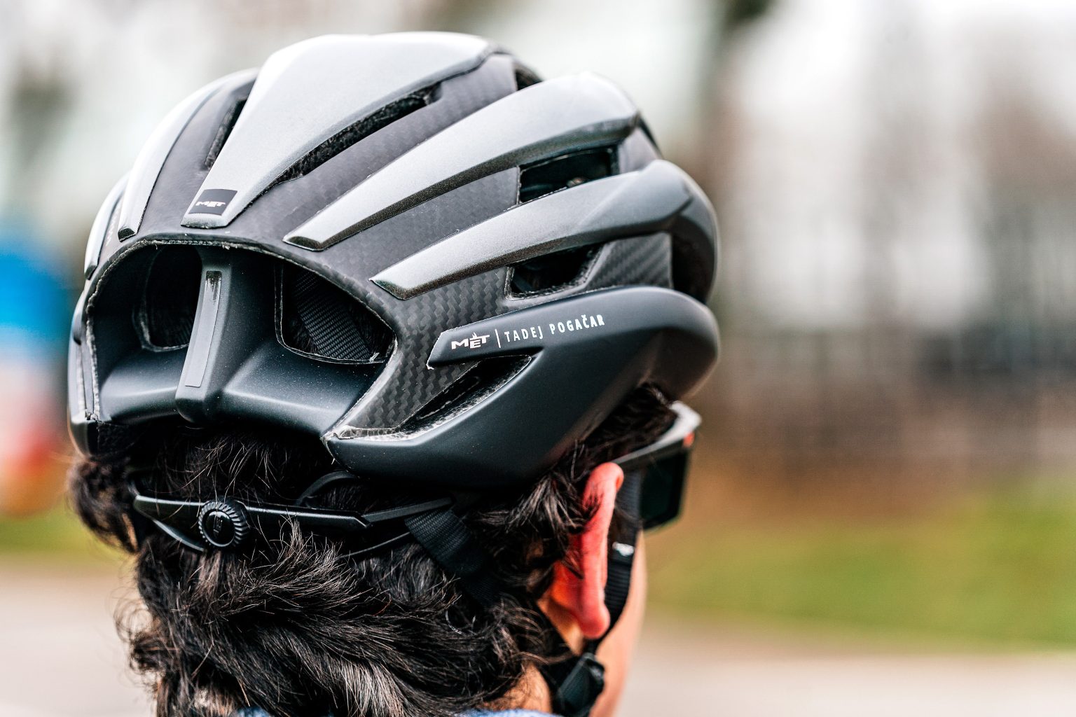 Review: de MET Trenta 3K Carbon helm van Tadej Pogacar | WielerFlits