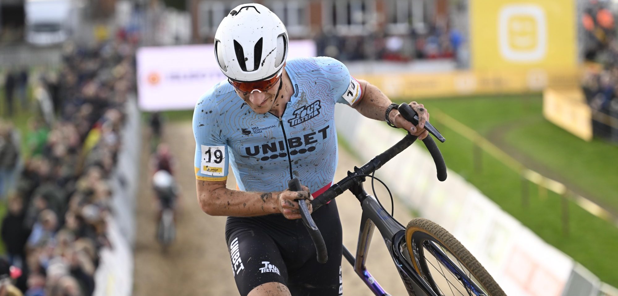 Vrijdag, de dertiende: Lander Loockx is de voedingsspecialist van het peloton | WielerFlits