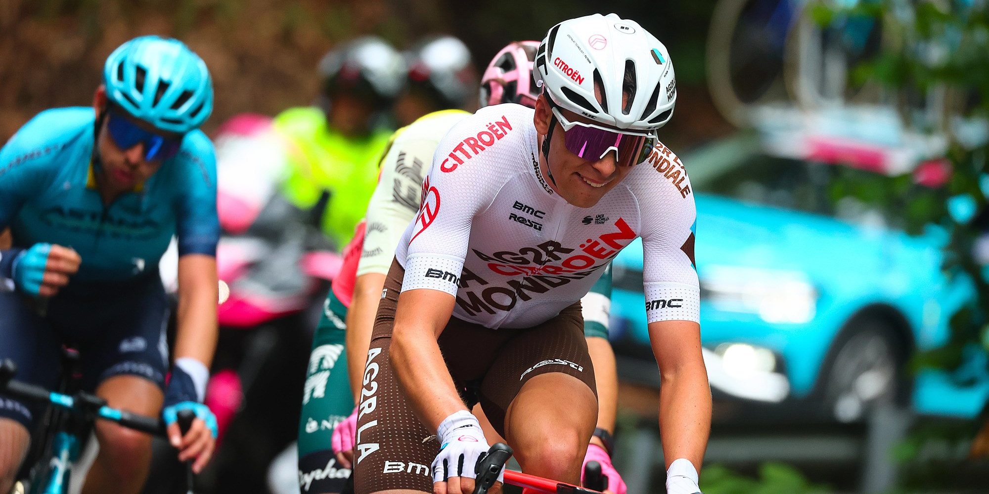 AG2R Citroën verwelkomt aan de kant gezette Alex Baudin terug in de ...