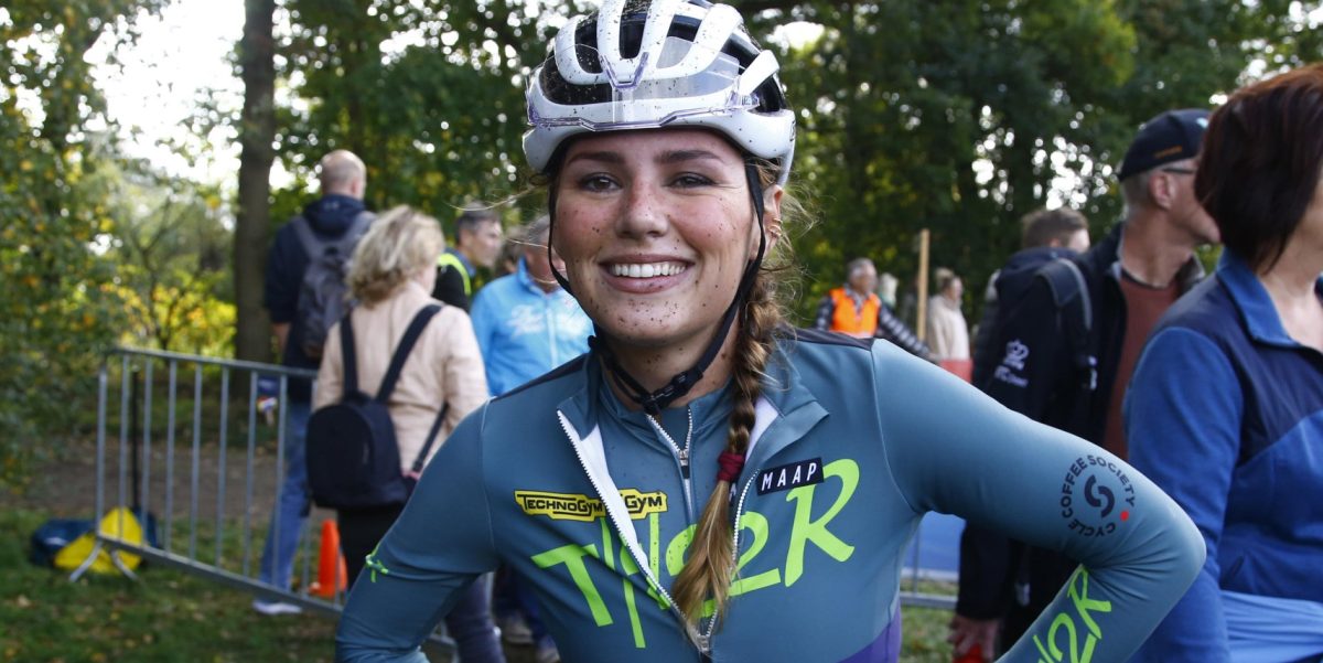 Puck Moonen aangevallen tijdens fietstraining – Oproep om bestuurders ...