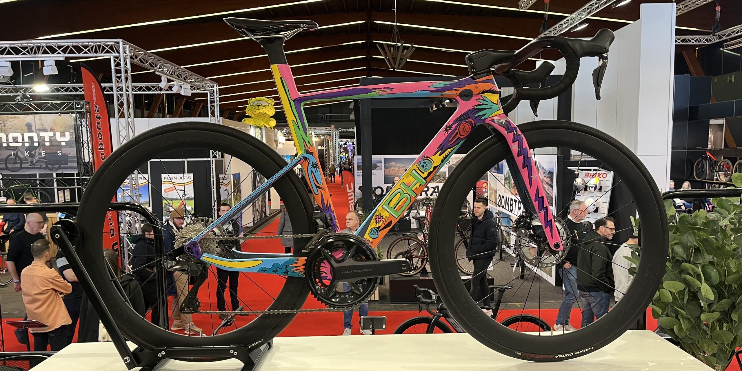 De mooiste fietsen op Velofollies: van Evenepoel, Van der Poel en wereldkampioenen gravel ...