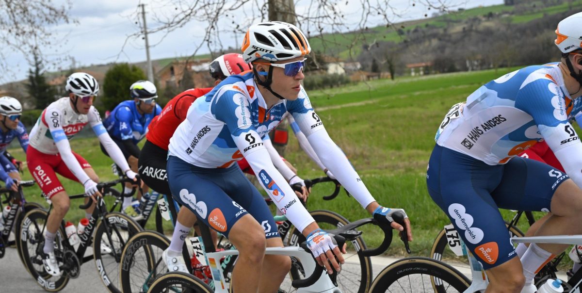 Beloftevolle Max Poole breekt elleboog bij val in Tirreno-Adriatico ...