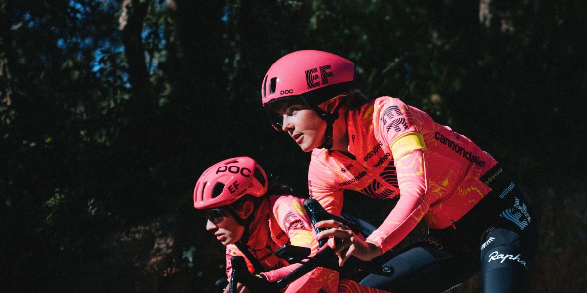 POC presenteert opvallende nieuwe aero-helm van EF Education | WielerFlits