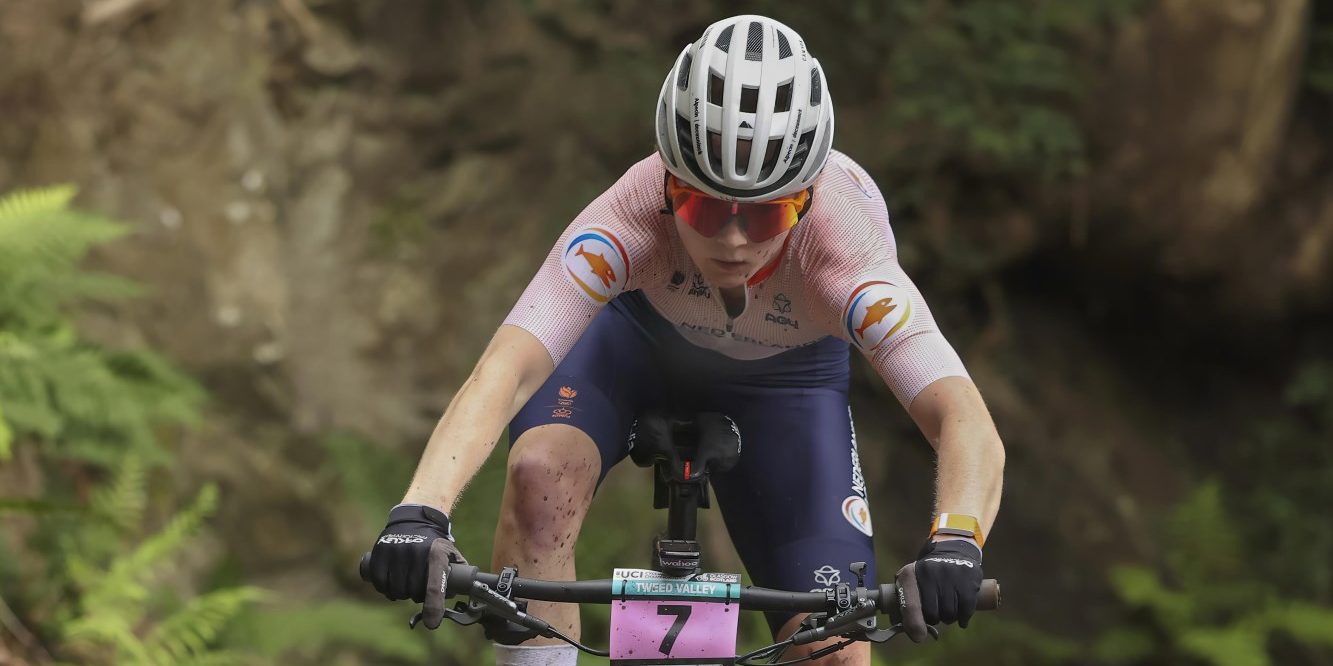 Puck Pieterse imponeert met winst in Shortrace in Wereldbeker Nové Město | WielerFlits