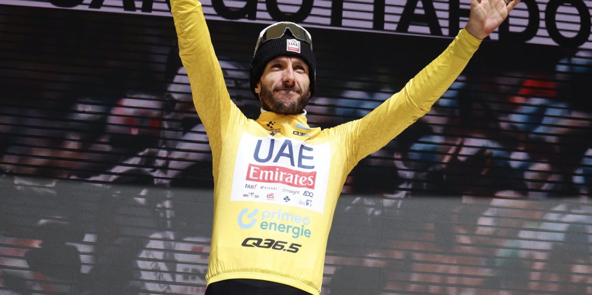 Adam Yates kende lastige beginfase: "INEOS Grenadiers probeerde ons te ...
