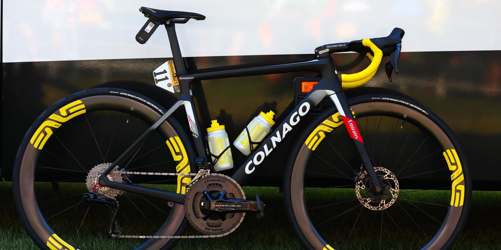 Titanium, de hulk en 'remvleugels': Tadej Pogacar's fiets is voorzien ...