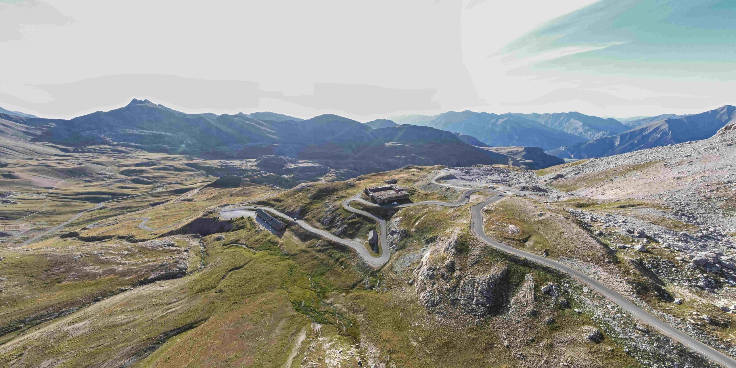 Met de finish in zicht: loodzware Cime de la Bonette siert het slot van ...