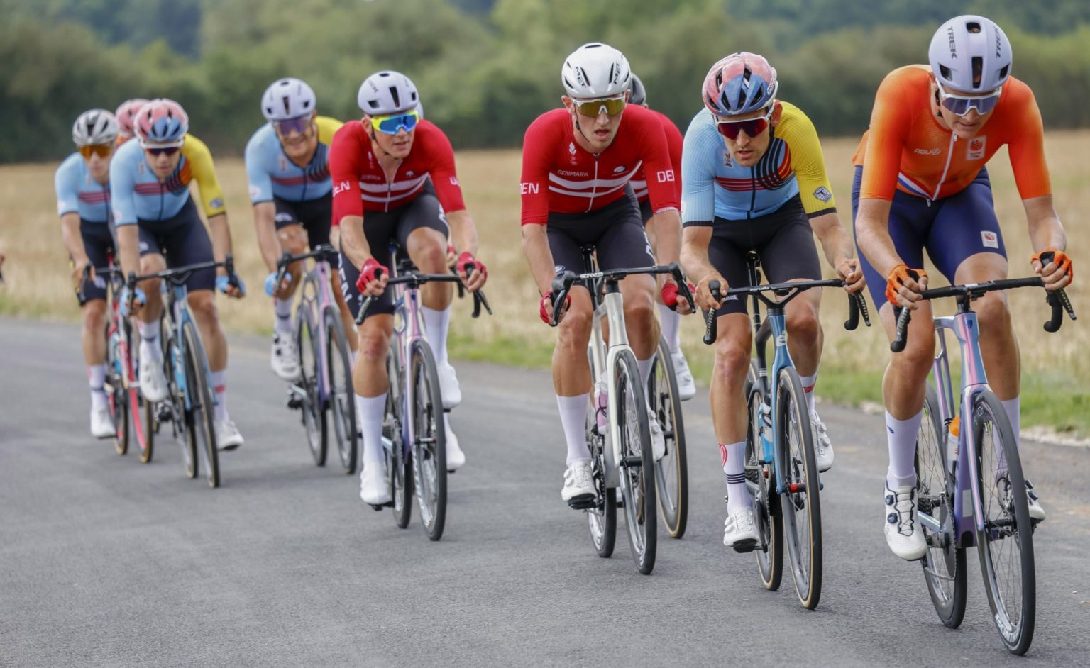 Parijs 2024: Grandioze Evenepoel pakt ook goud in de wegrit, Van der ...