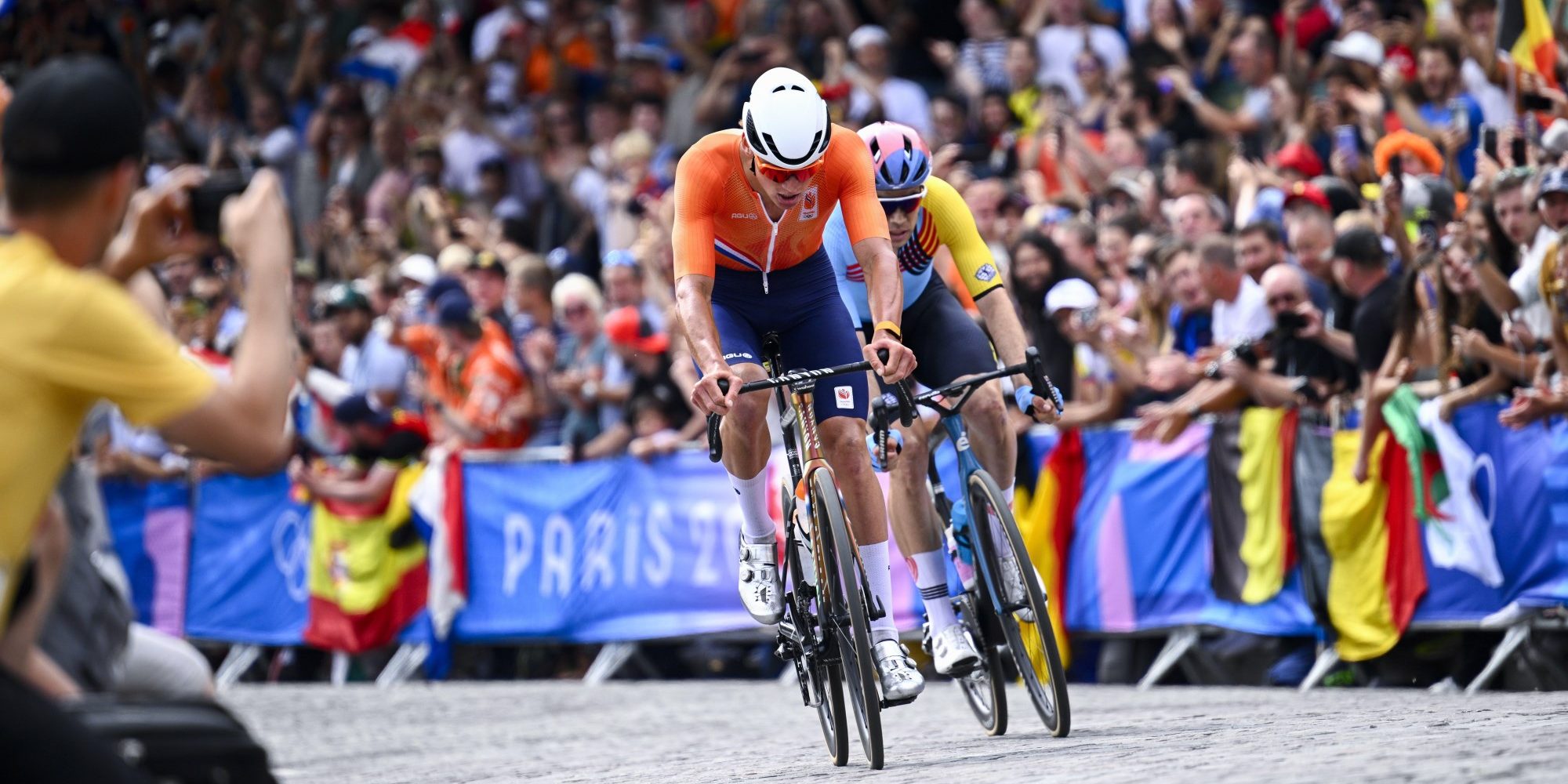 Parijs 2024: Vroem vroem! Indrukwekkende versnelling Mathieu van der ...