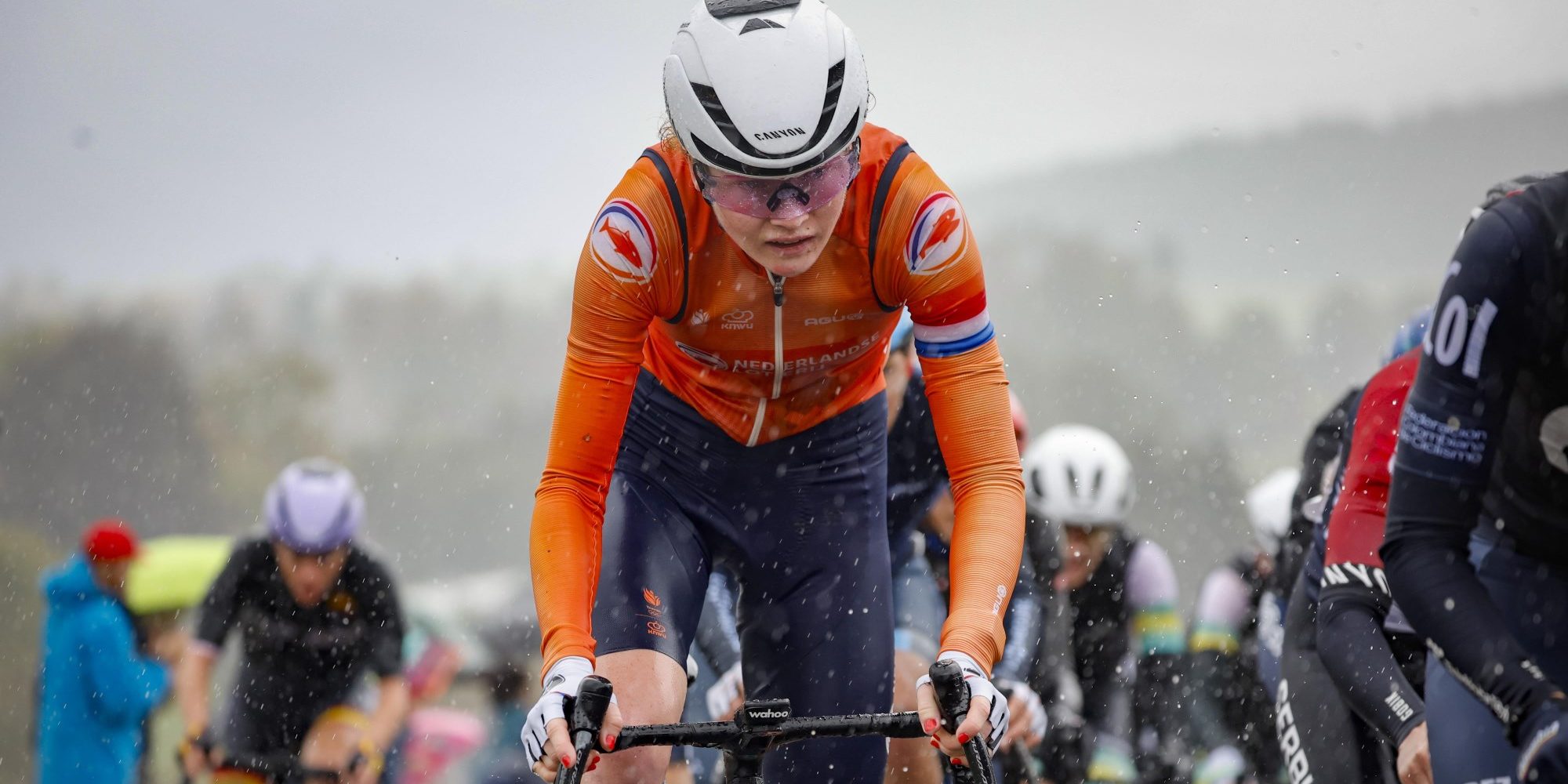 Puck Pieterse na materiaalpech tóch wereldkampioen: “Pas in de laatste ronde drong het besef ...