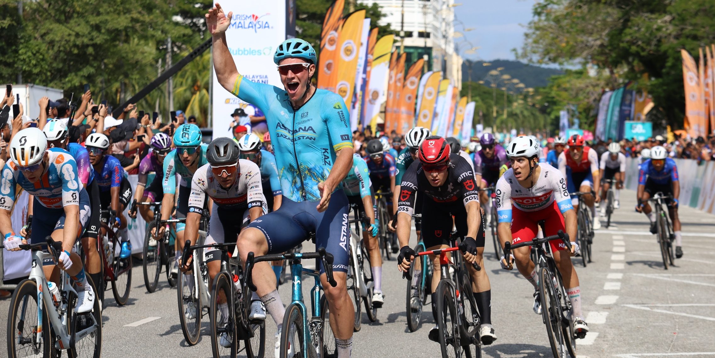 Gleb Syritsa klopt Casper van Uden in eerste rit Tour de Langkawi ...