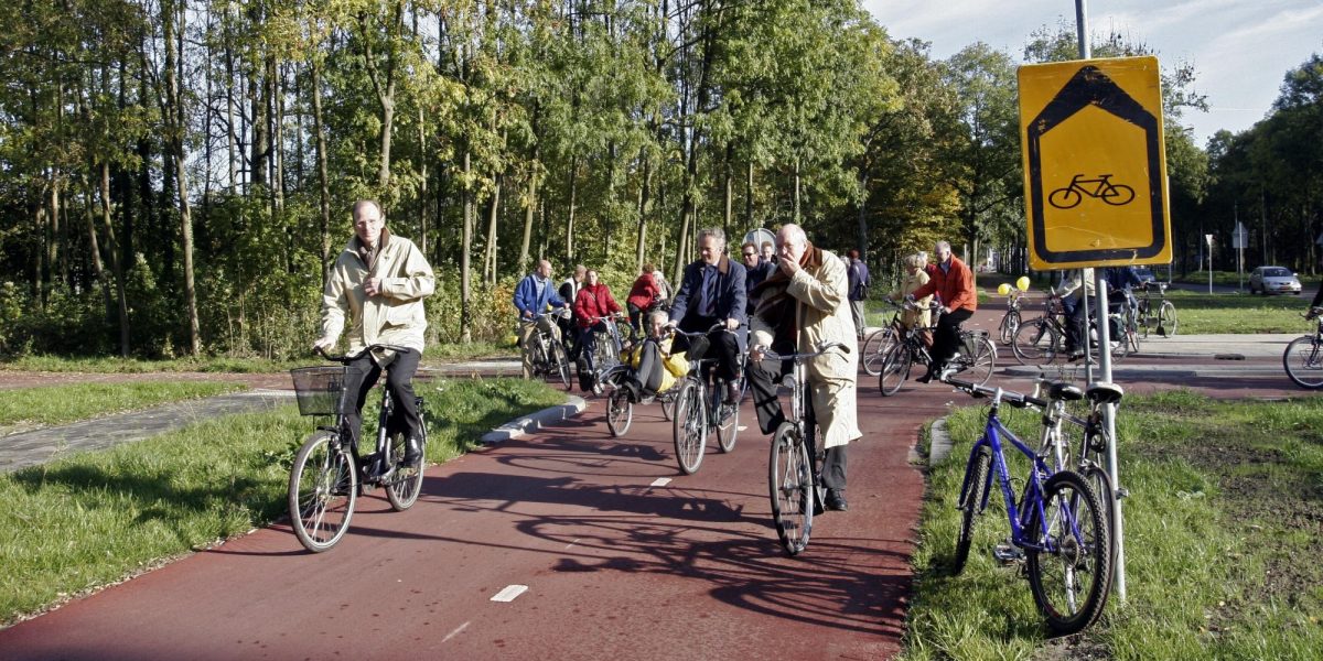Tegenstanders nieuwe fietsroute vragen koning Willem-Alexander om hulp ...