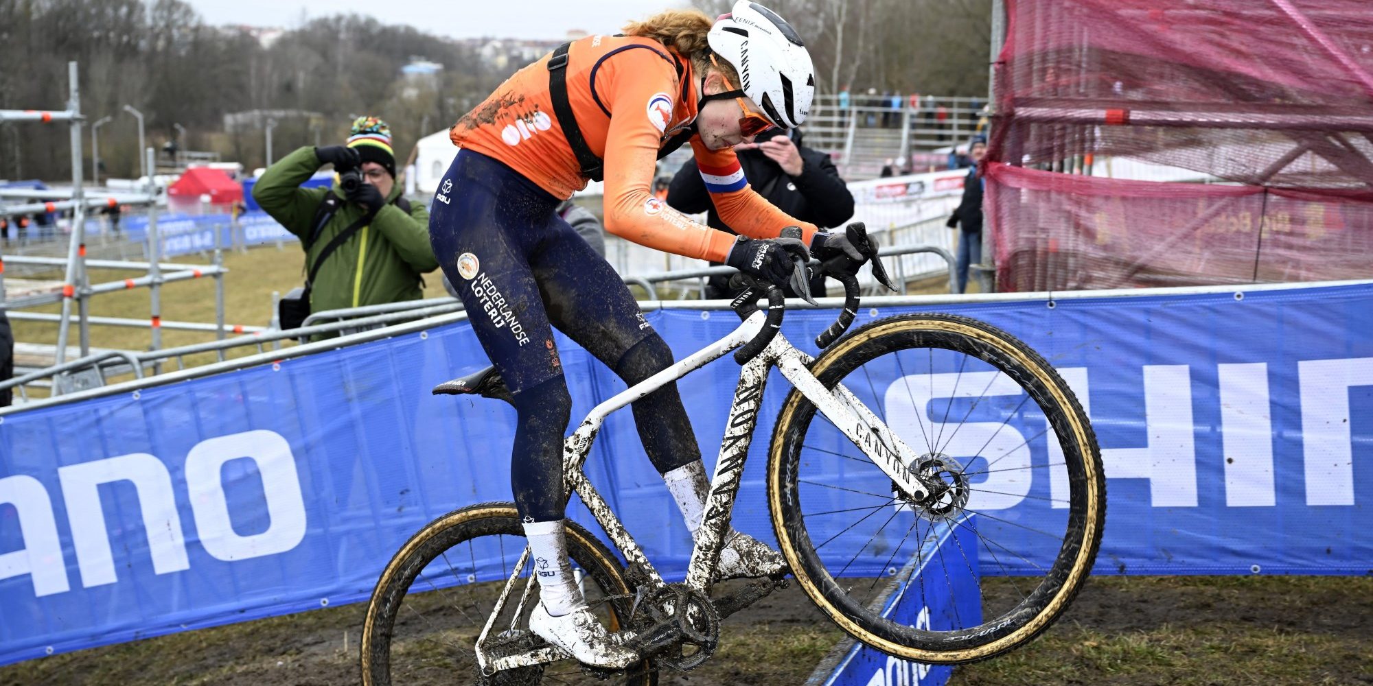 Spring je bij NK veldrijden over de balken? Voor elke sprong wordt een ...