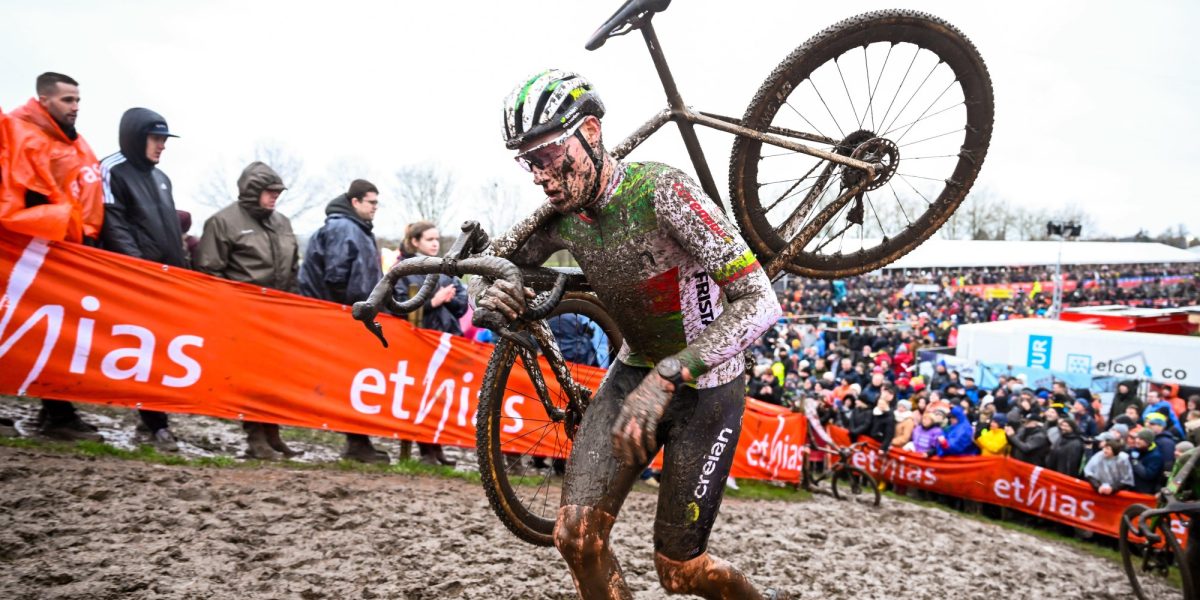 Afzien in de modder? Joran Wyseure (3e) heeft zich vooral 'enorm ...