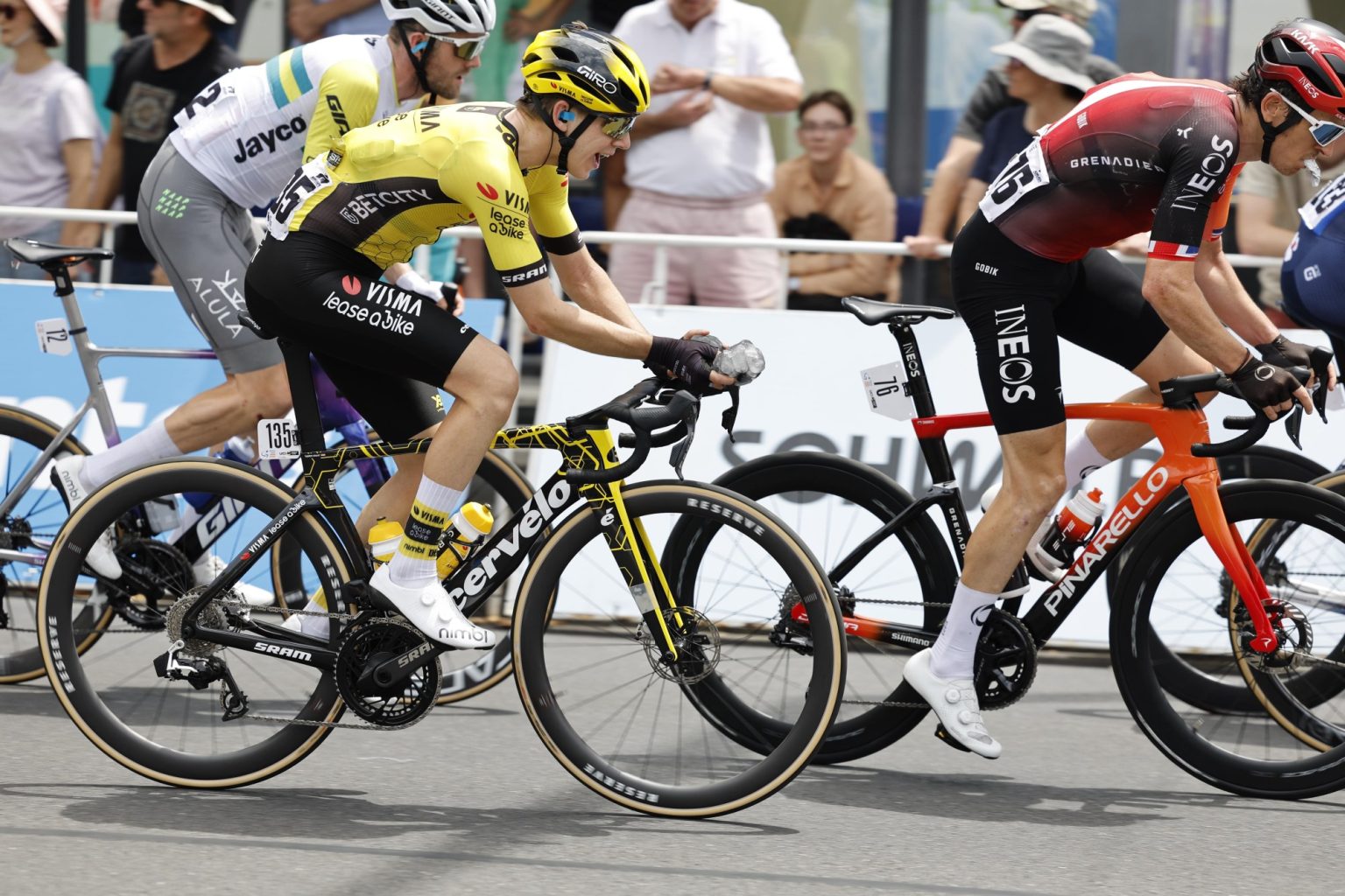 Overzicht: op deze fietsen rijden de WorldTour-ploegen in 2025 ...