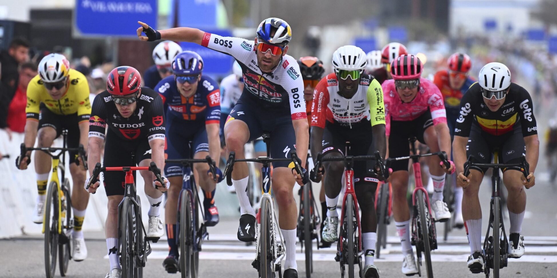 Jordi Meeus schiet nu wel raak in Volta ao Algarve, Wout van Aert ...