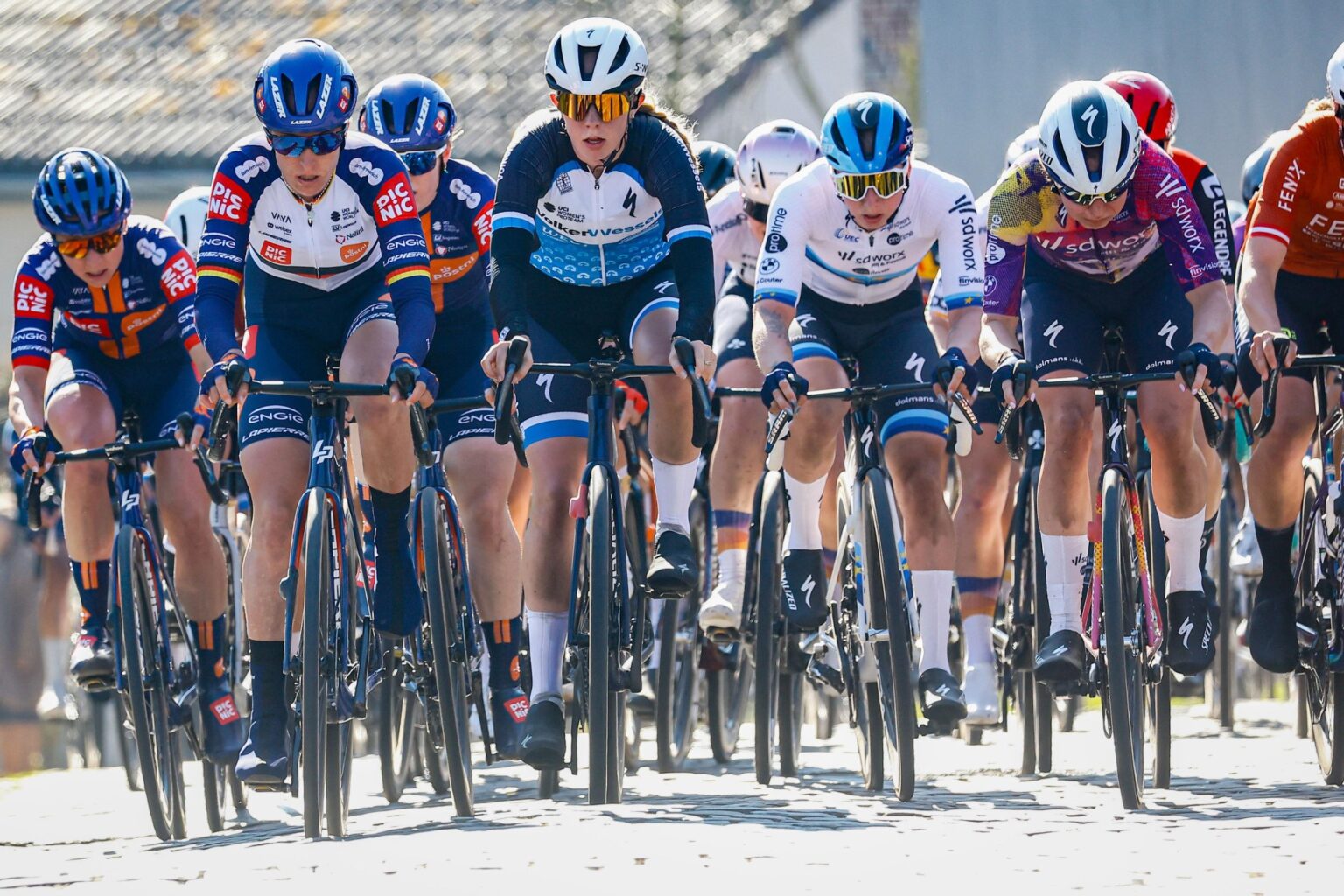 Lorena Wiebes maakt favorietenrol meer dan waar in Le Samyn des Dames ...