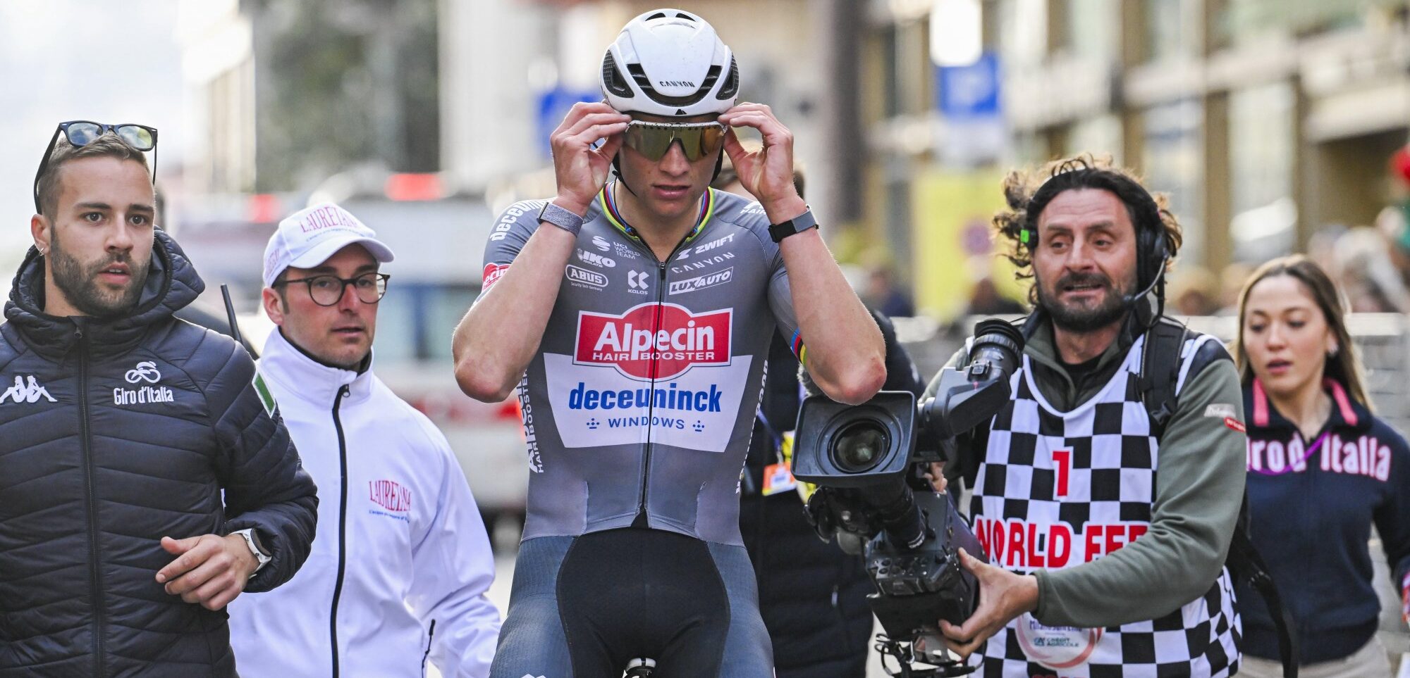 Liveblog Milaan-San Remo 2025 - Van der Poel sprint naar tweede zege ...