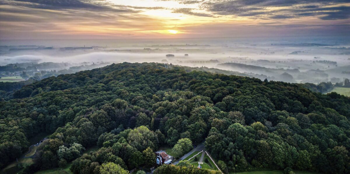 De Kemmelberg is het toneel van diverse veldslagen in én buiten de ...