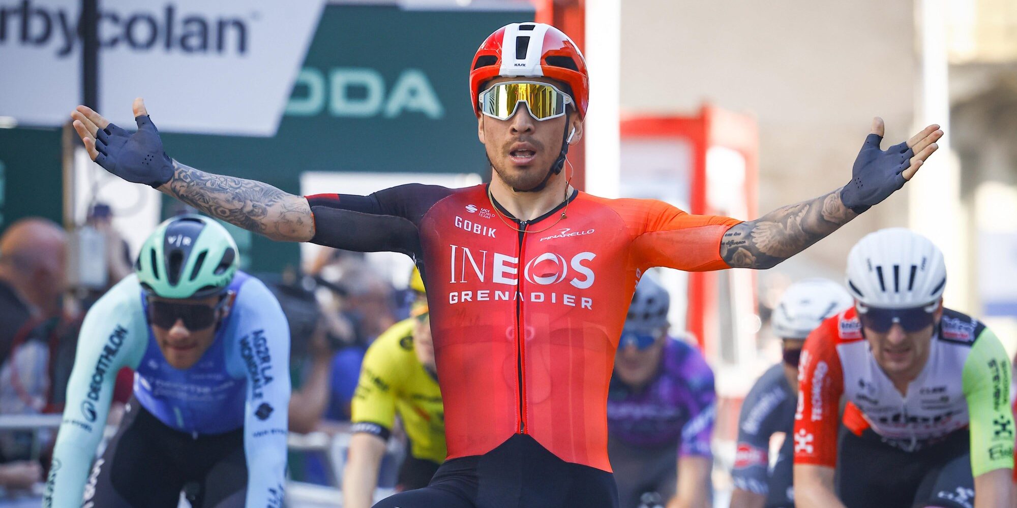 Caleb Ewan is terug! Australiër sprint naar overtuigende zege in Ronde ...