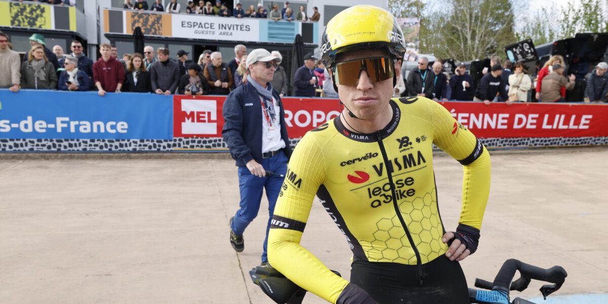 Matthew Brennan toont zich bij debuut in Parijs-Roubaix: "Ooit proberen ...