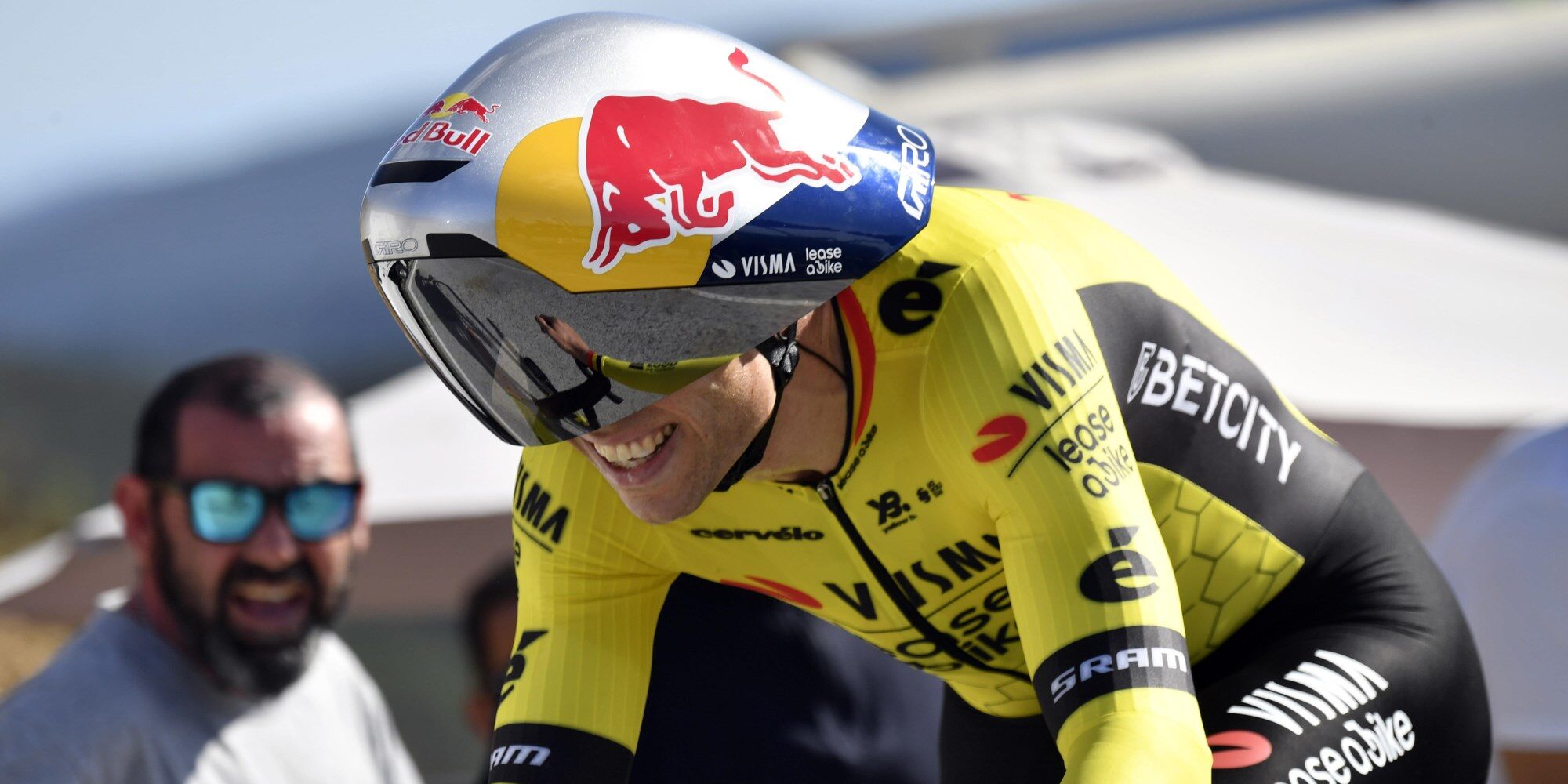 Wout van Aert verliest vroeg in ploegentijdrit, slecht voorteken voor Tour