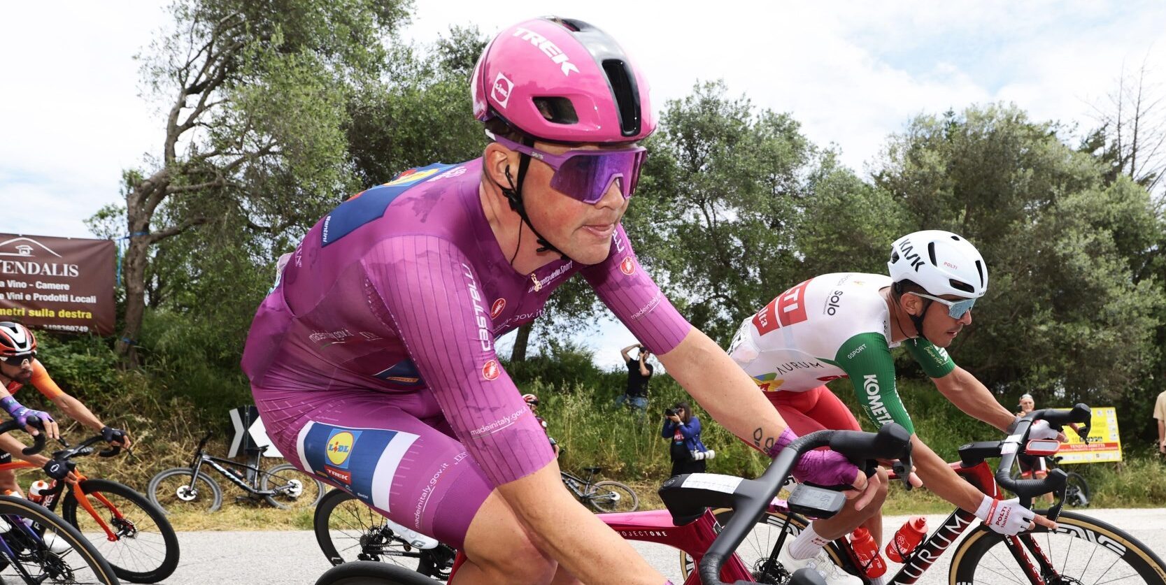 Giro 2025: Caída Masiva y Pérdidas en la Clasificación - Notiulti