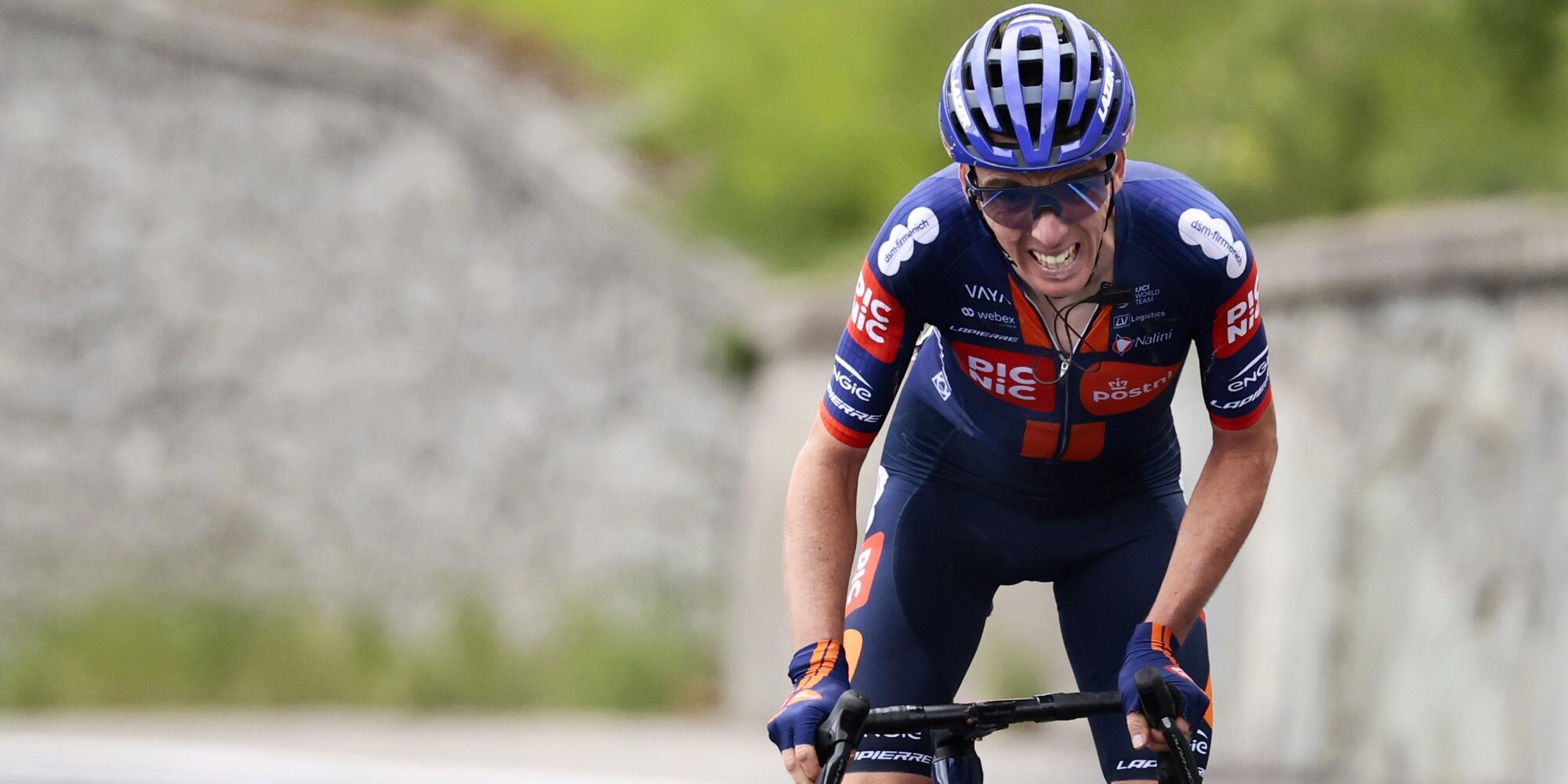 Romain Bardet wint bij debuut voor Factory Racing gravelploeg