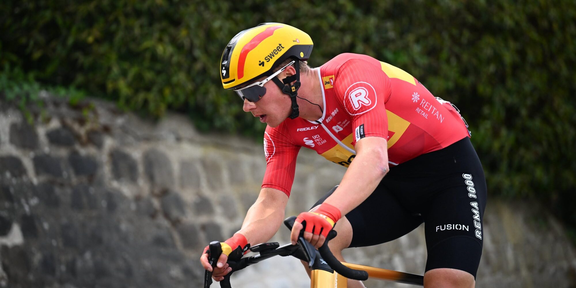 Jonas Abrahamsen herstelt snel en rijdt Tour de France 2025