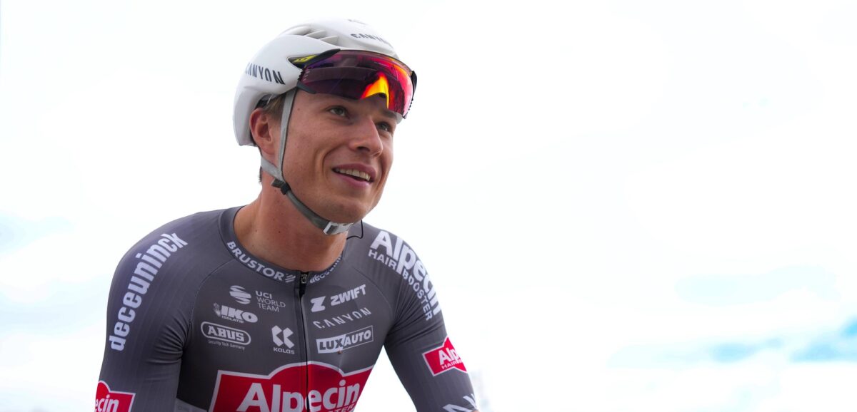 Jasper Philipsen maakt maand na zware val in Tour de France zijn ...