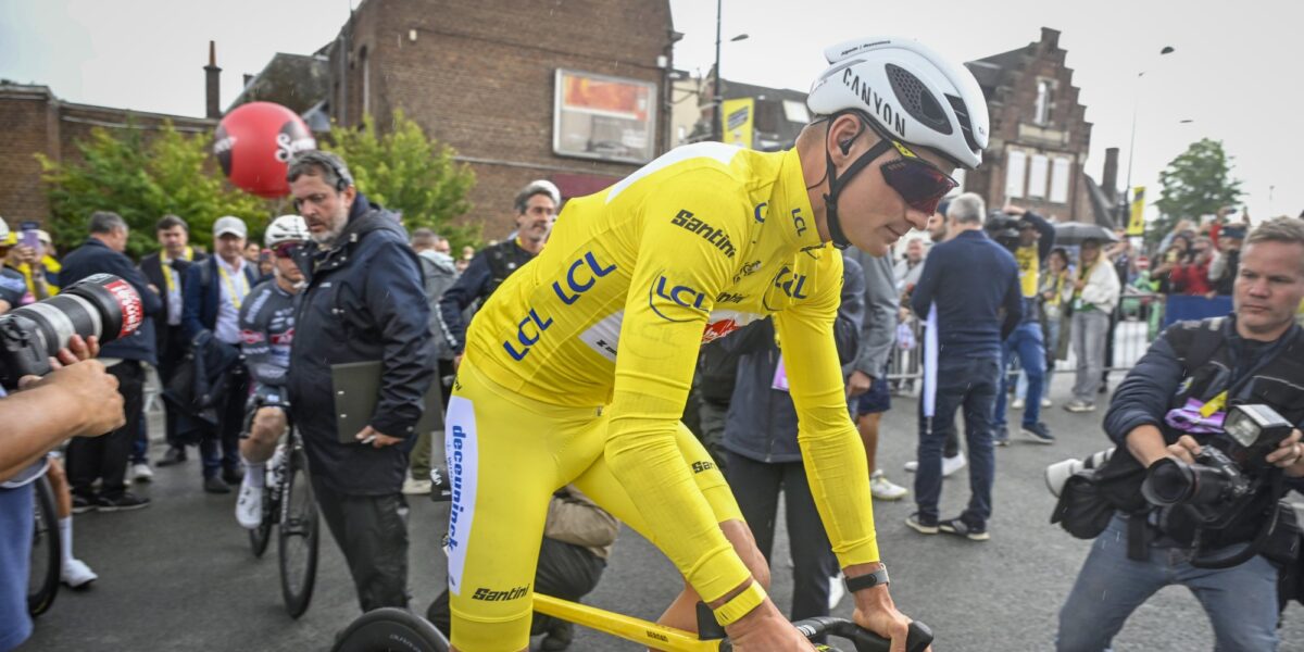 Mathieu van der Poel in Gele Trui en Gele Canyon Aeroad - Tour 2025