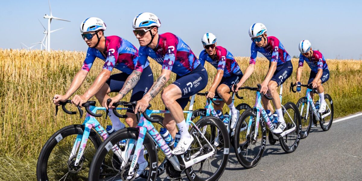 Israel-Premier Tech Tour 2025: Speciale Outfit & Handbeschilderde Fietsen