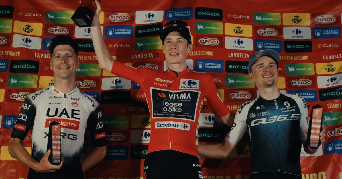 Vingegaard en teams improviseren podiumfeest Vuelta a España