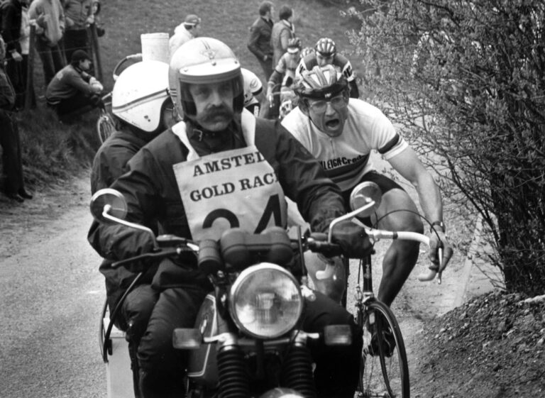 Iconische Wielerfoto's van Cor Vos – RIDE Magazine Eerbetoon