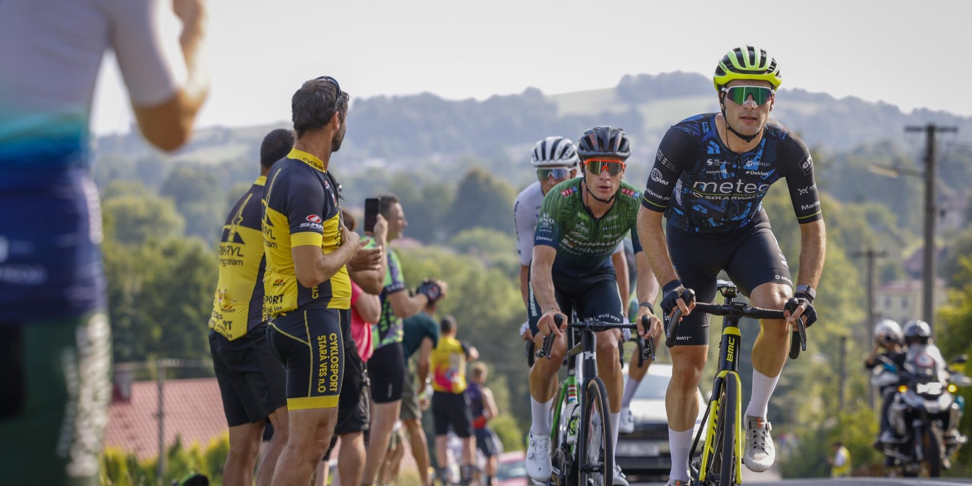 Metec-Solarwatt onthult nieuwe tenue 2026 | Primeur in wielrennen